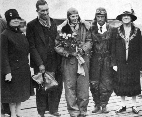 Große Held*innen: Amelie Earhart - Lore and Belle